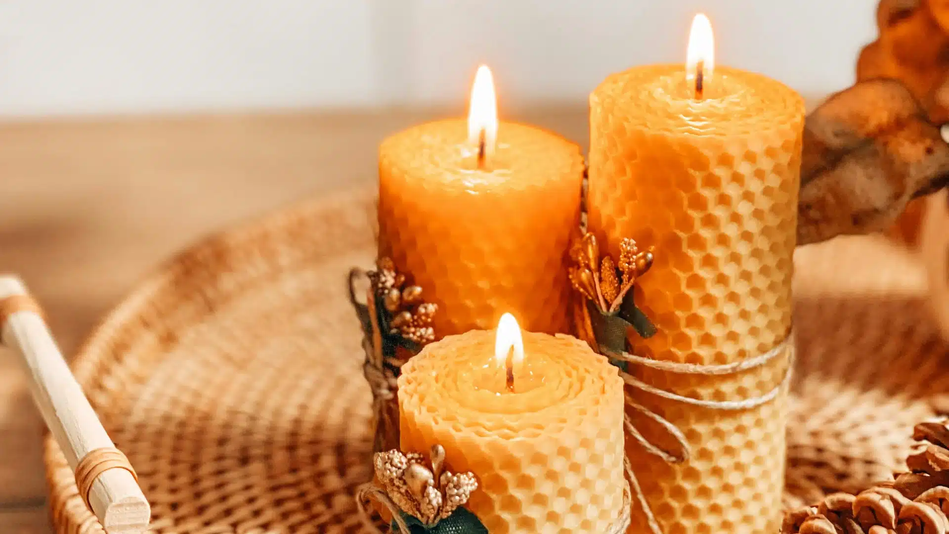 Velas Con Cera De Abejas: Estos Son Sus 4 Beneficios